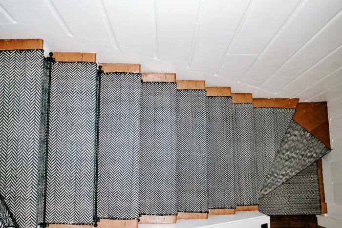 How To Install A Stair Runner With Rods: 6 Easy Steps