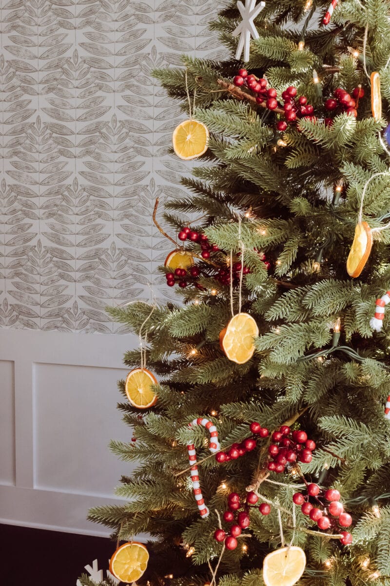 Simple DIY Dried Orange Ornaments