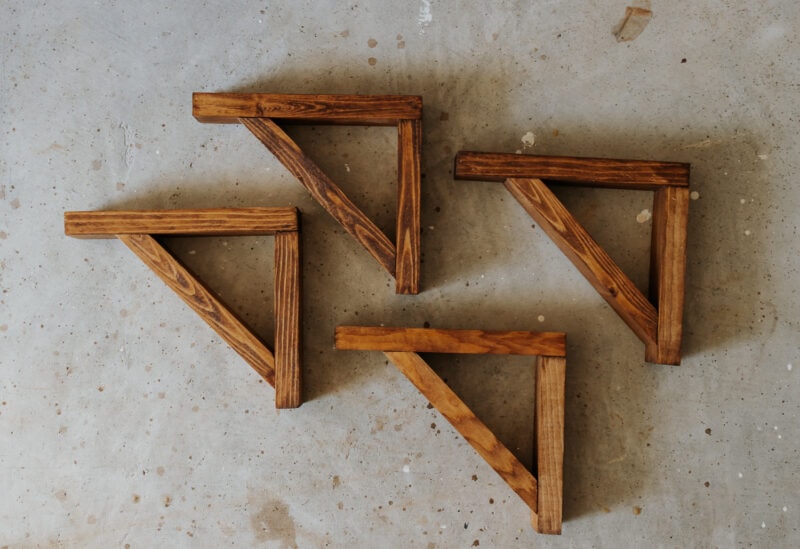 Easy, Rustic DIY Shelf Brackets - Decorhint