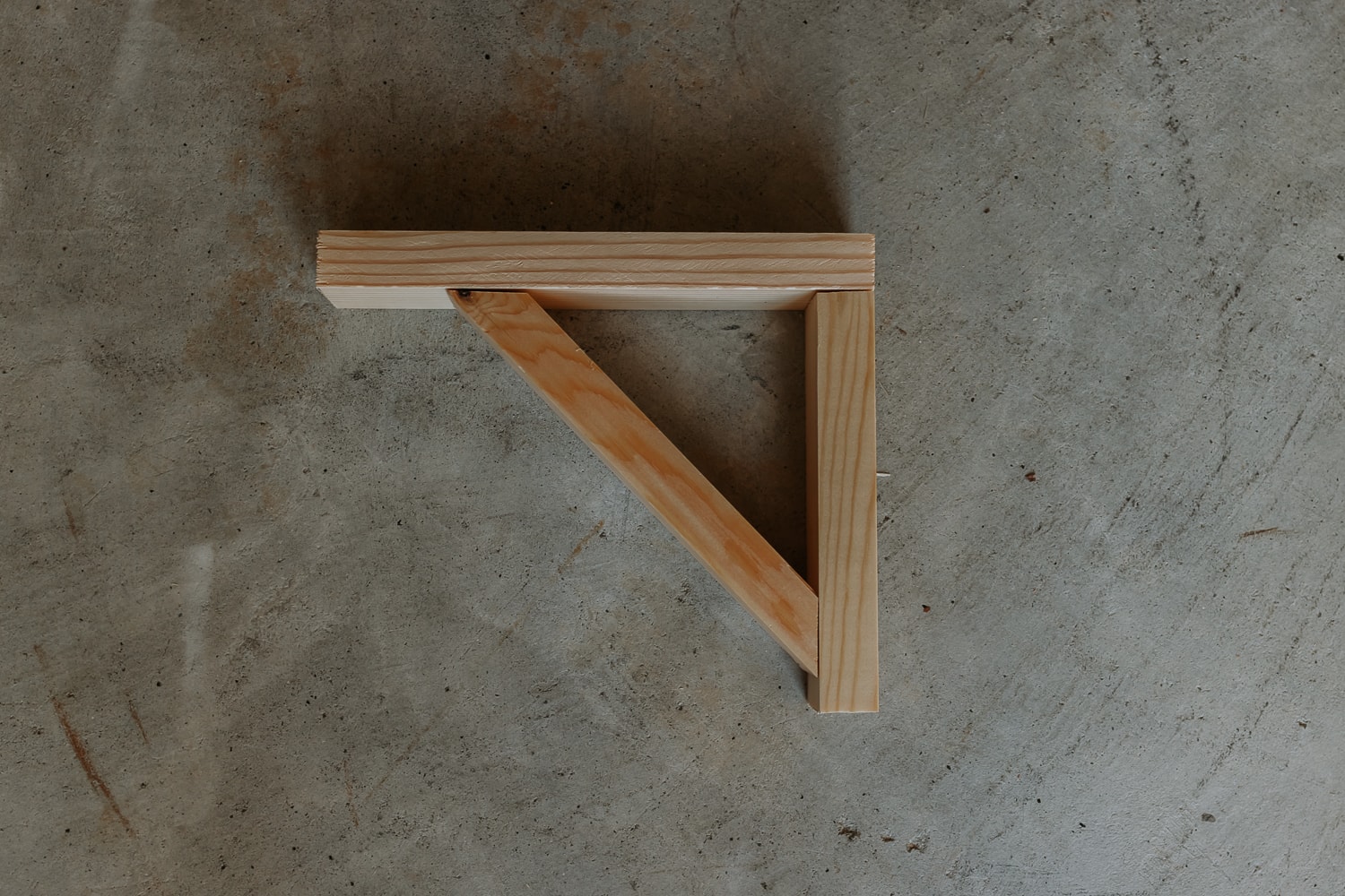 Easy, Rustic DIY Shelf Brackets