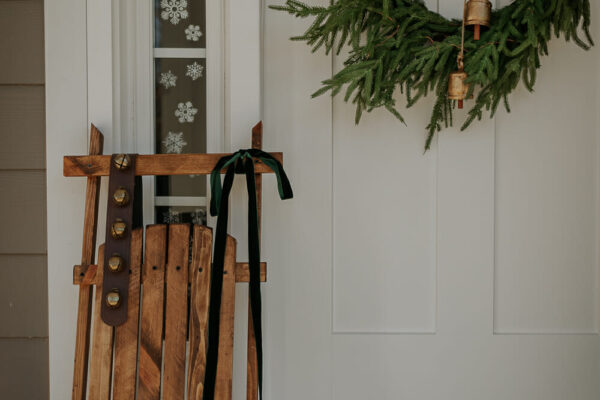 Easy DIY Wooden Sleigh Decoration - DecorHint