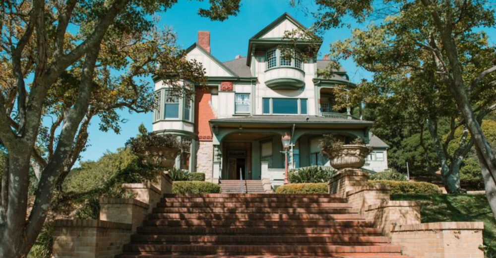 This Hidden California Mansion Lets You Wander Through An Elegant ...