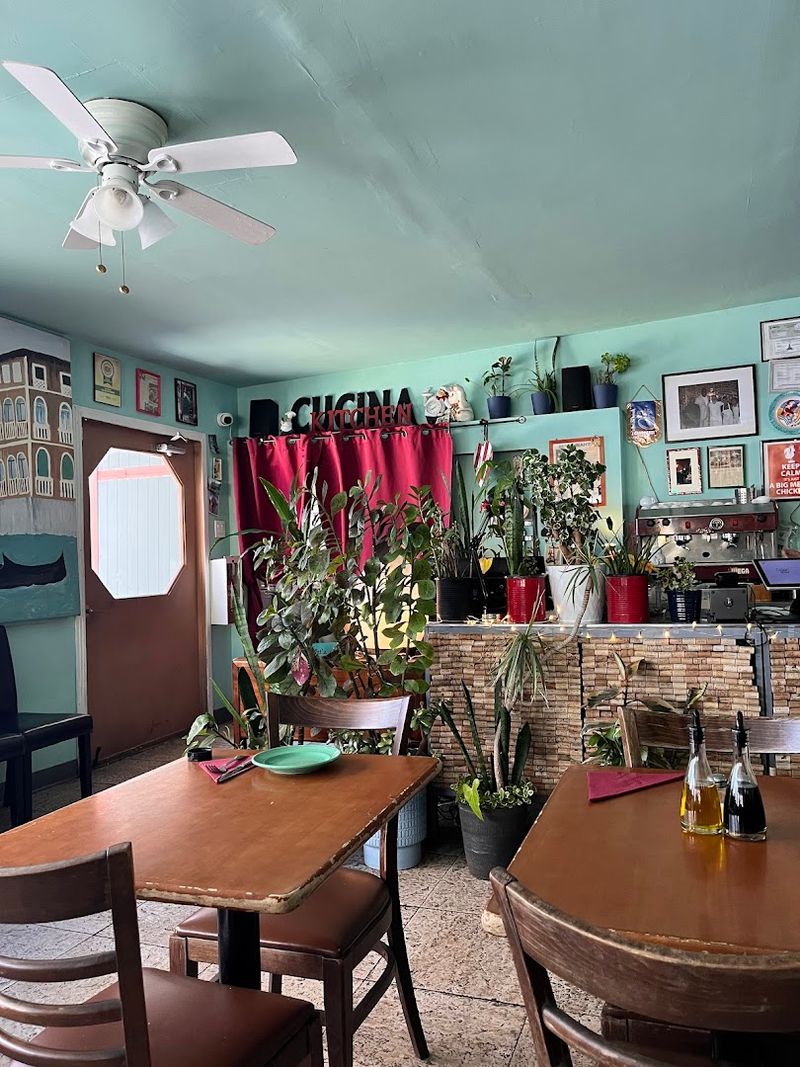 12 Hole-In-The-Wall Italian Spots In Southern California That Taste ...