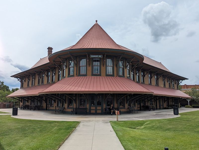 The Last Train Station Of Its Kind In North Carolina Is More Beautiful ...