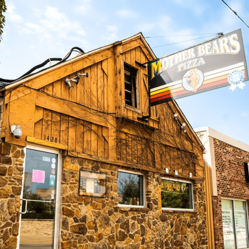 These 10 Indiana Pizzerias Turn Ordinary Road Trips Into Food Adventures