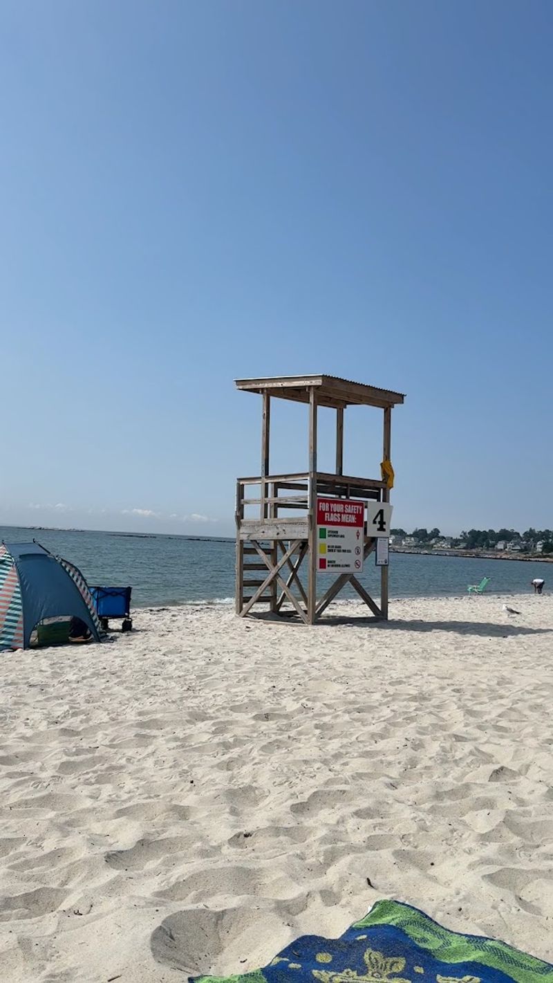 A Low-Key Stunning White Sand Beach Is Waiting For You In Connecticut