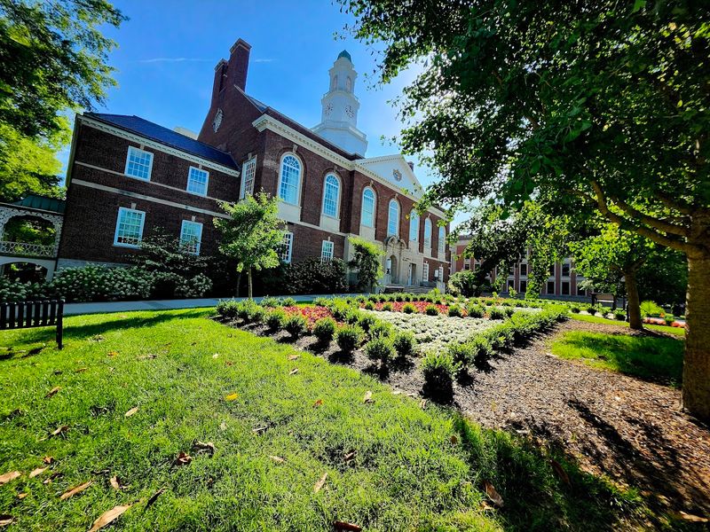 13 Kentucky College Campuses That Are More Than Beautiful Enough For A Walk