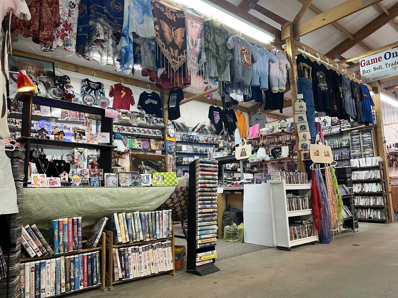 The Drive Feels Worth It At These 9 Massive Tennessee Flea Markets