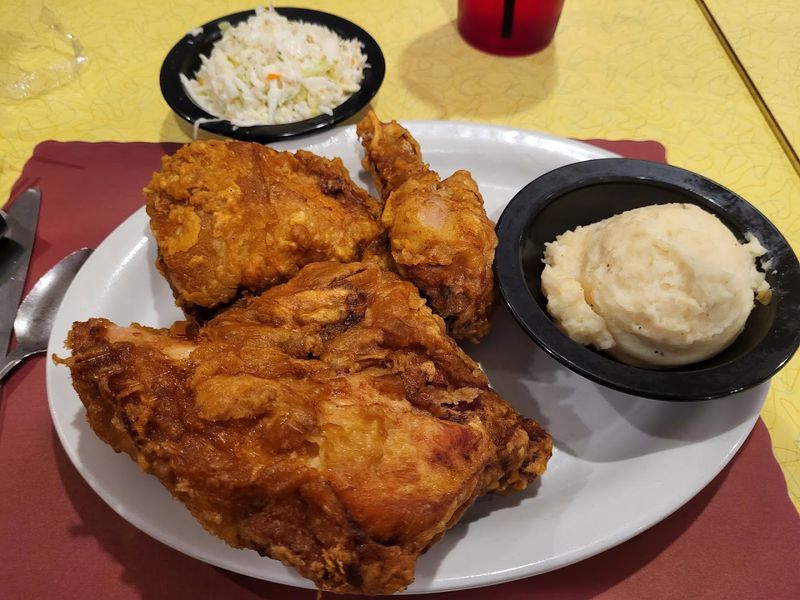 Locals Swear By The Fried Chicken At This Virginia Restaurant Worth The ...