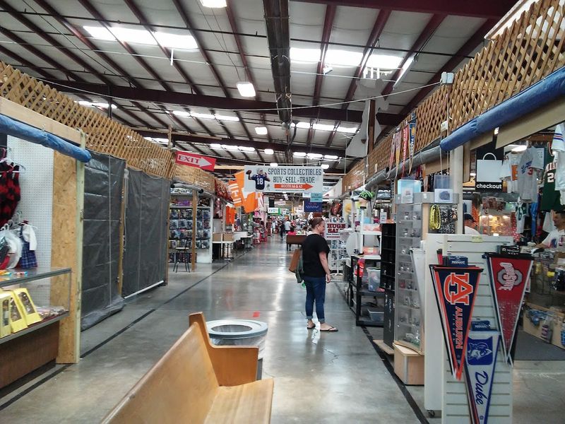 The Drive Feels Worth It At These 9 Massive Tennessee Flea Markets