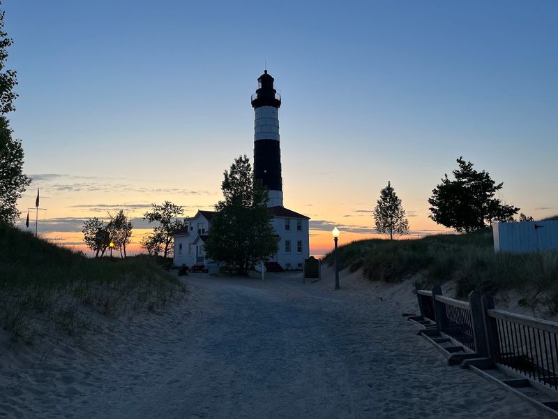 These Michigan Lakeside Towns Offer Scenic Retirement Living At A Range ...