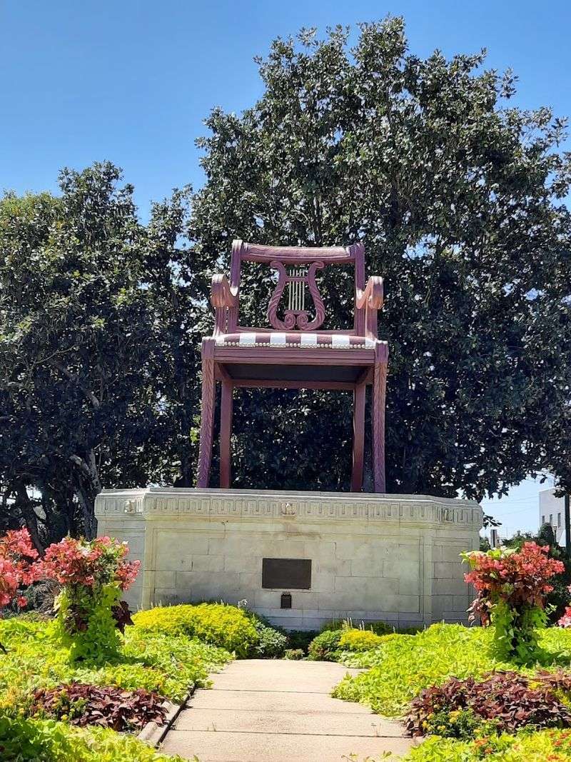This Giant Chair In North Carolina Makes Thomasville Feel Like A ...