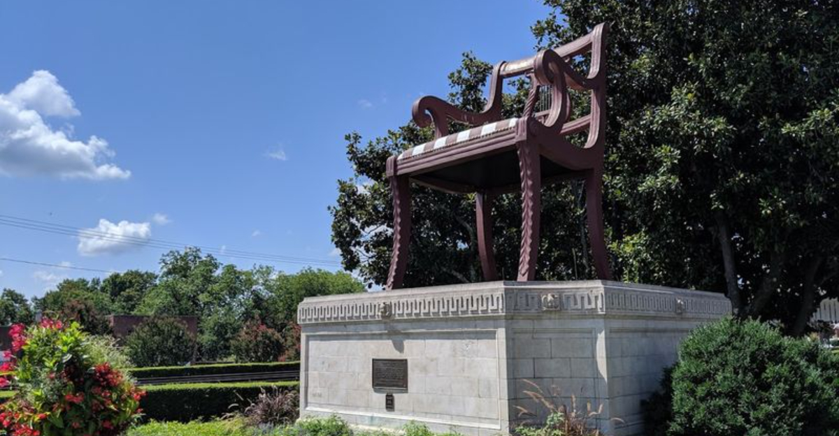 This Giant Chair In North Carolina Makes Thomasville Feel Like A ...