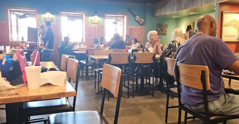 You Can Eat A Full North Carolina Seafood Platter For Under $18 At This ...